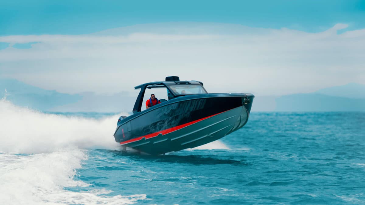 41' Nighthawk by Cigarette | High-Performance Yachts